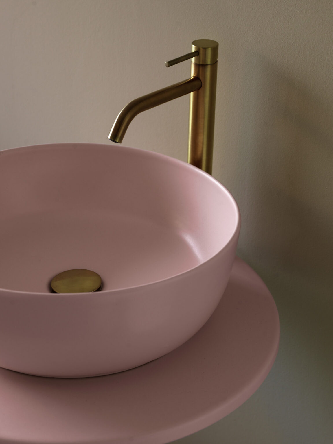 Lavabi colorati per un bagno fuori dagli schemi