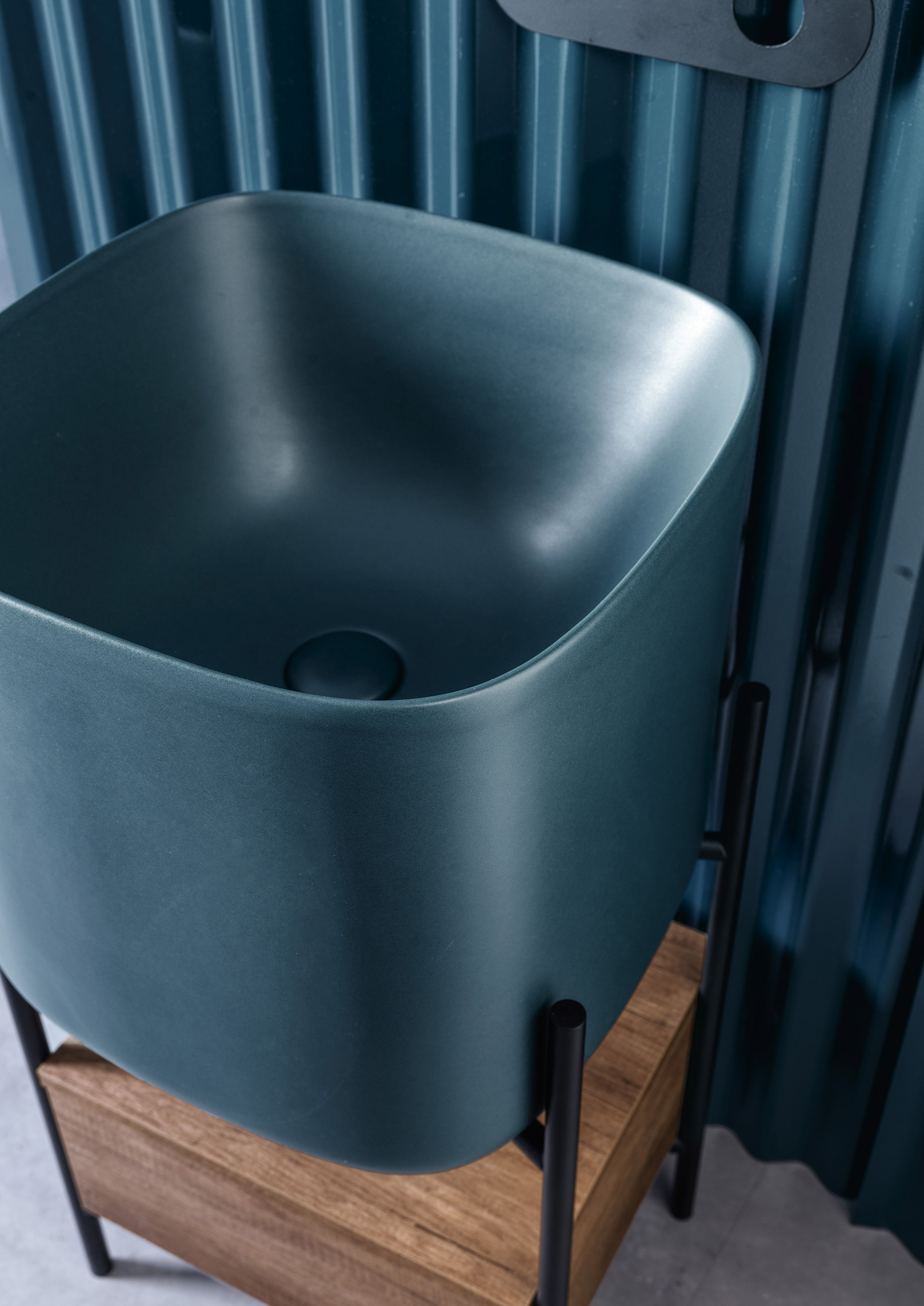 Lavabi colorati per un bagno fuori dagli schemi
